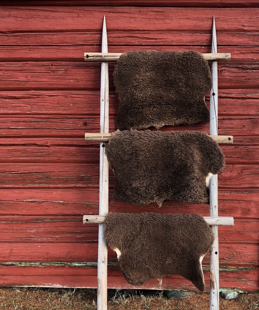 Talja, suomenlammas, ruskea, 65cm*90cm - Saimaa Wool